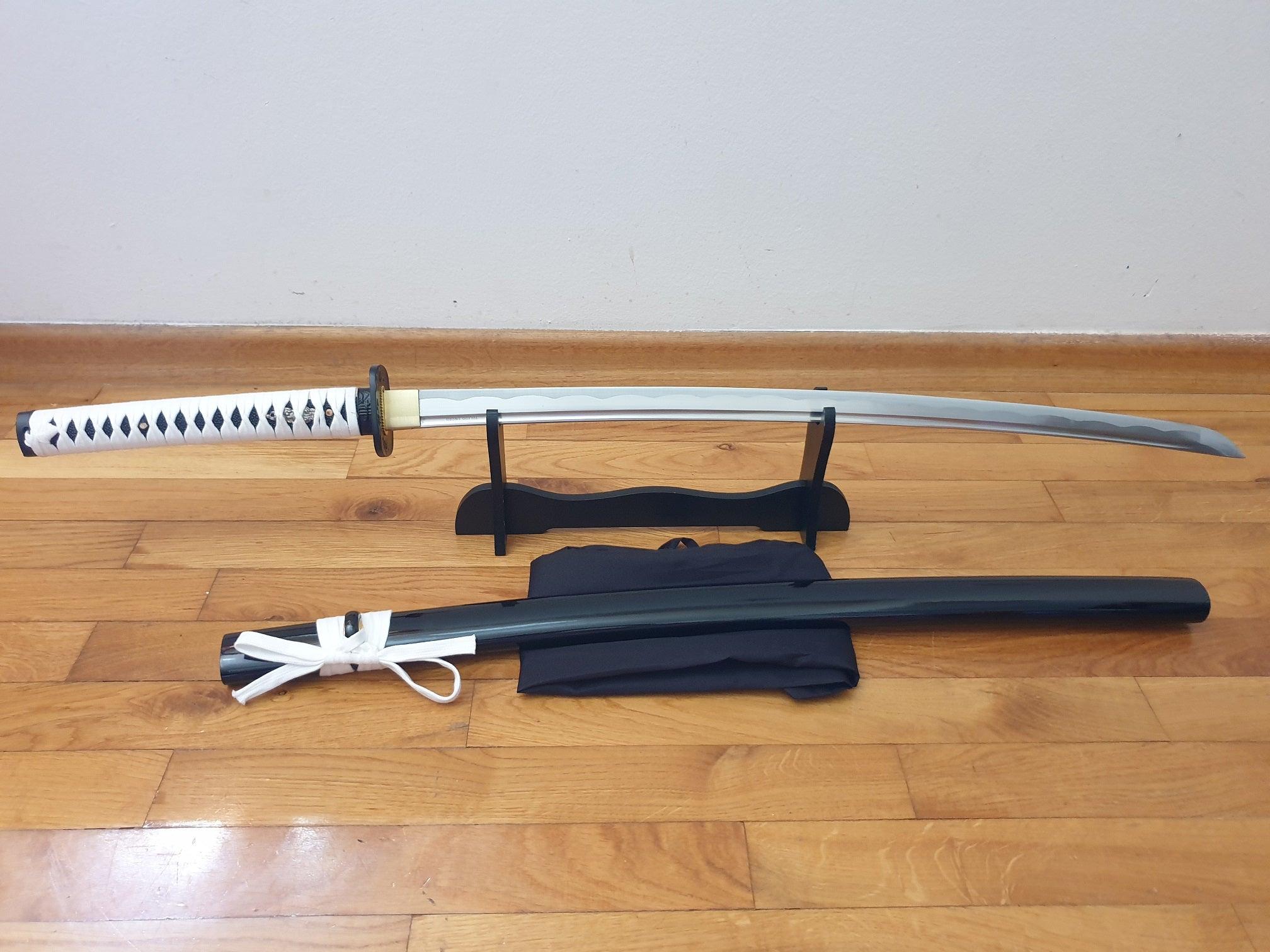 Katana Mask 1060 carbon + STAND – kick-ass.eu
